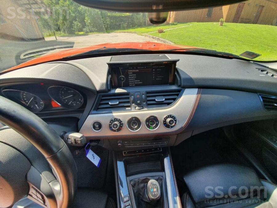 Orange BMW Z4 2015 in Riga, with an engine capacity of 2.00 L and mileage of 84 thousand km for 25000 €, photo 6 on AUTOMOTO.COM.LV