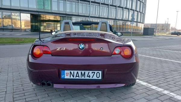 Red BMW Z4 2003 in Vilnius, with an engine capacity of 3.00 L and mileage of 126 thousand km for 9500 €, photo 9 on AUTOMOTO.COM.LV