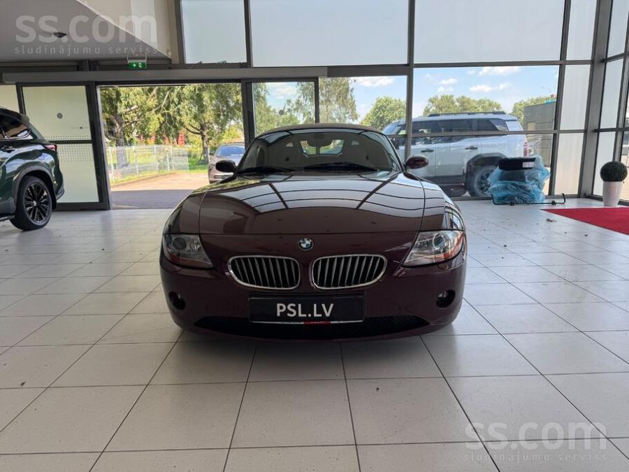 Red BMW Z4 2003 in Riga, with an engine capacity of 3.00 L and mileage of 64 thousand km for 18900 €, photo 3 on AUTOMOTO.COM.LV
