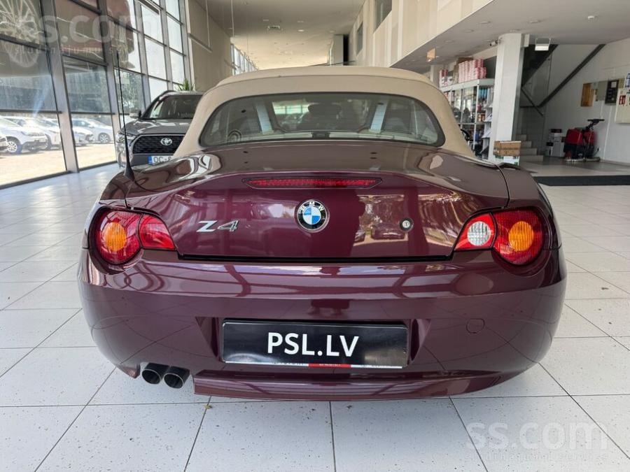 Red BMW Z4 2003 in Riga, with an engine capacity of 3.00 L and mileage of 64 thousand km for 18900 €, photo 5 on AUTOMOTO.COM.LV