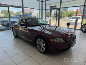 Red BMW Z4 2003 in Riga, with an engine capacity of 3.00 L and mileage of 64 thousand km for 18900 €, photo 6 on AUTOMOTO.COM.LV
