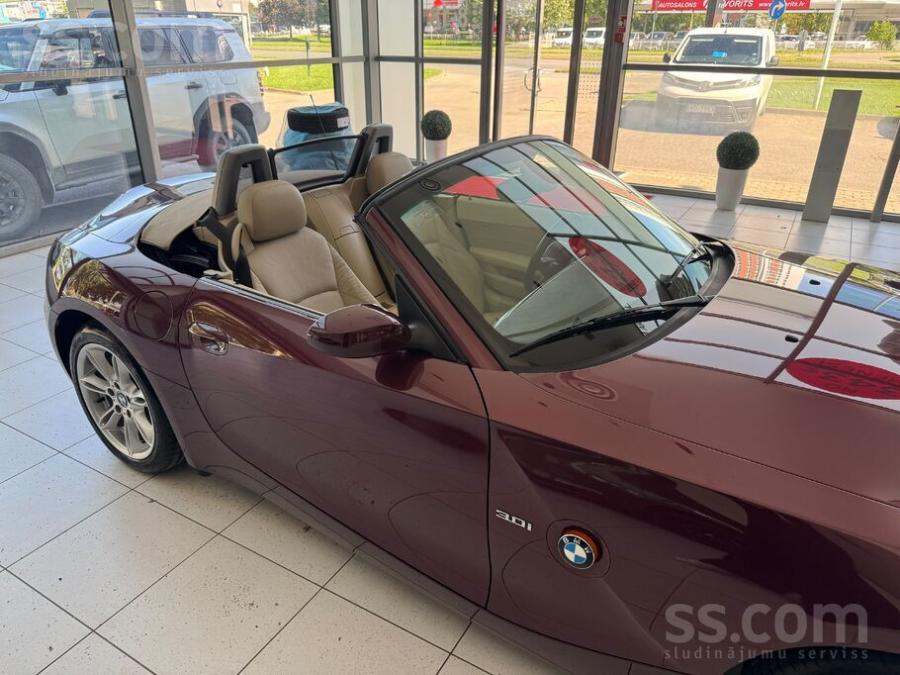 Red BMW Z4 2003 in Riga, with an engine capacity of 3.00 L and mileage of 64 thousand km for 18900 €, photo 13 on AUTOMOTO.COM.LV