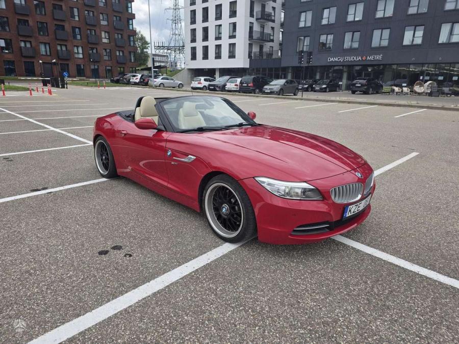Red BMW Z4 2015 in Vilnius, with an engine capacity of 2.00 L and mileage of 111 thousand km for 14300 €, photo 1 on AUTOMOTO.COM.LV