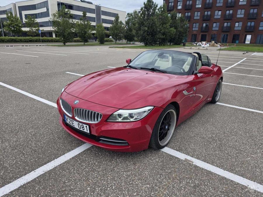 Red BMW Z4 2015 in Vilnius, with an engine capacity of 2.00 L and mileage of 111 thousand km for 14300 €, photo 3 on AUTOMOTO.COM.LV