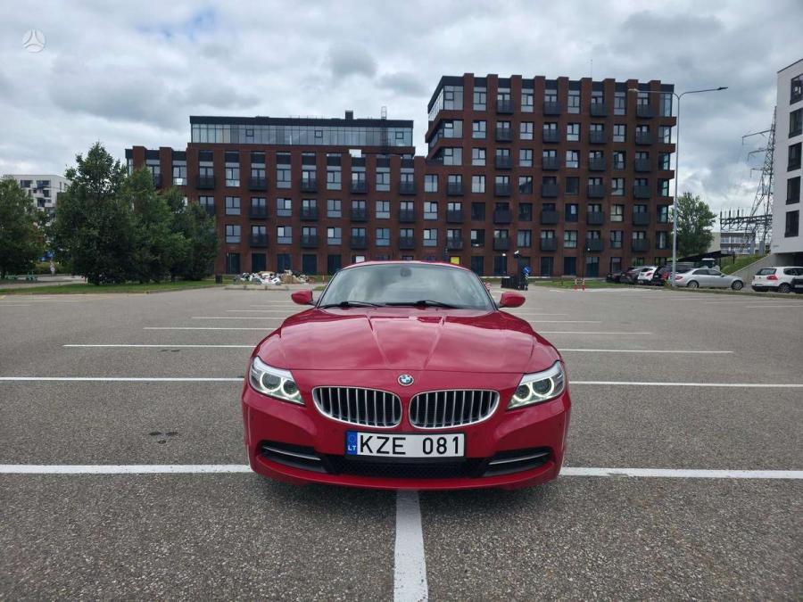 Red BMW Z4 2015 in Vilnius, with an engine capacity of 2.00 L and mileage of 111 thousand km for 14300 €, photo 6 on AUTOMOTO.COM.LV