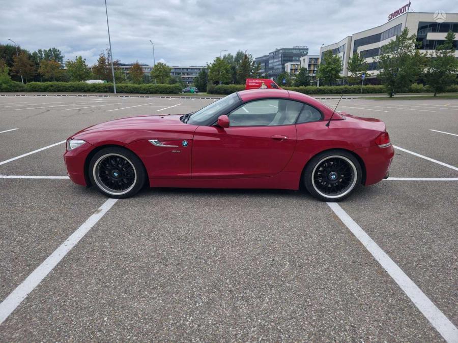 Red BMW Z4 2015 in Vilnius, with an engine capacity of 2.00 L and mileage of 111 thousand km for 14300 €, photo 10 on AUTOMOTO.COM.LV