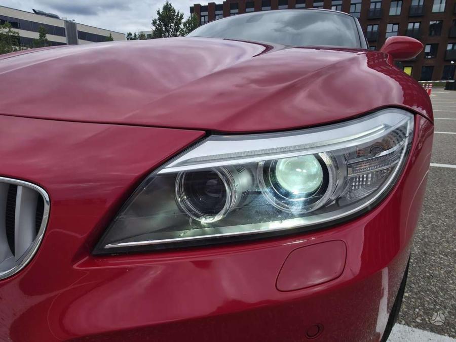 Red BMW Z4 2015 in Vilnius, with an engine capacity of 2.00 L and mileage of 111 thousand km for 14300 €, photo 12 on AUTOMOTO.COM.LV