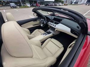Red BMW Z4 2015 in Vilnius, with an engine capacity of 2.00 L and mileage of 111 thousand km for 14300 €, photo 14 on AUTOMOTO.COM.LV