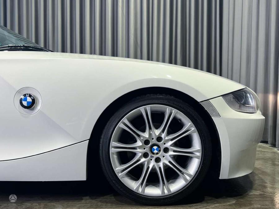 White BMW Z4 2007 in Marijampole, with an engine capacity of 2.50 L and mileage of 165 thousand km for 9950 €, photo 8 on AUTOMOTO.COM.LV