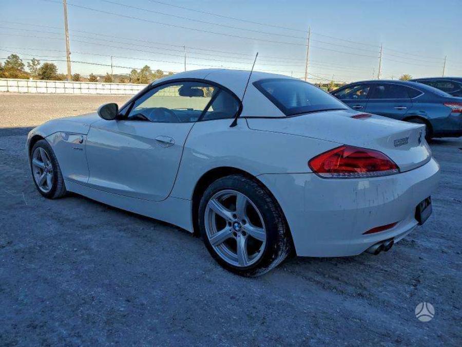 White BMW Z4 2010 in Klaipeda, with an engine capacity of 2.98 L and mileage of 220 thousand km for 9500 €, photo 3 on AUTOMOTO.COM.LV