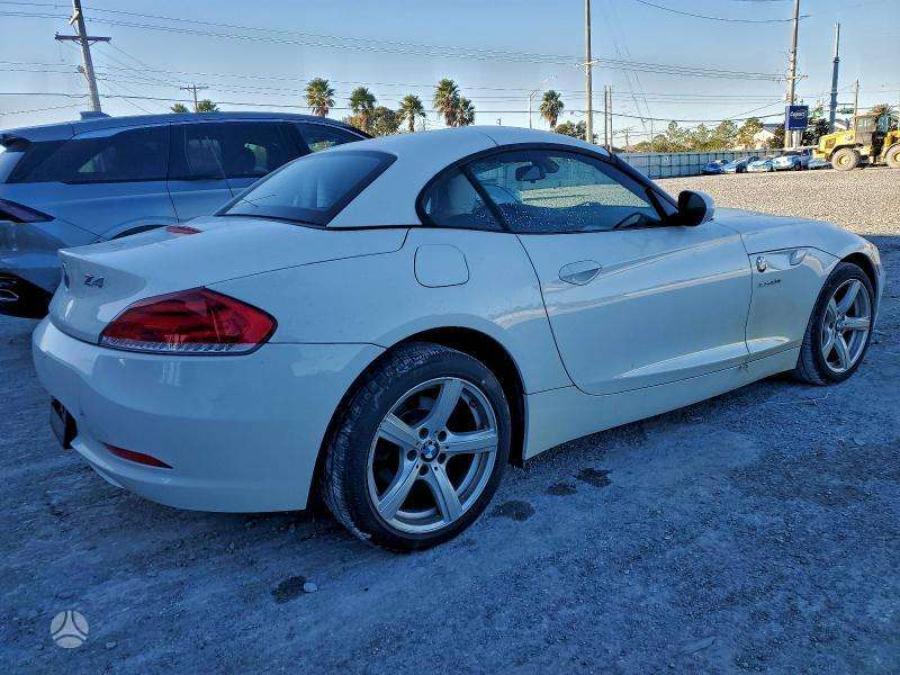 White BMW Z4 2010 in Klaipeda, with an engine capacity of 2.98 L and mileage of 220 thousand km for 9500 €, photo 4 on AUTOMOTO.COM.LV