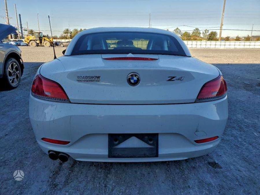 White BMW Z4 2010 in Klaipeda, with an engine capacity of 2.98 L and mileage of 220 thousand km for 9500 €, photo 5 on AUTOMOTO.COM.LV