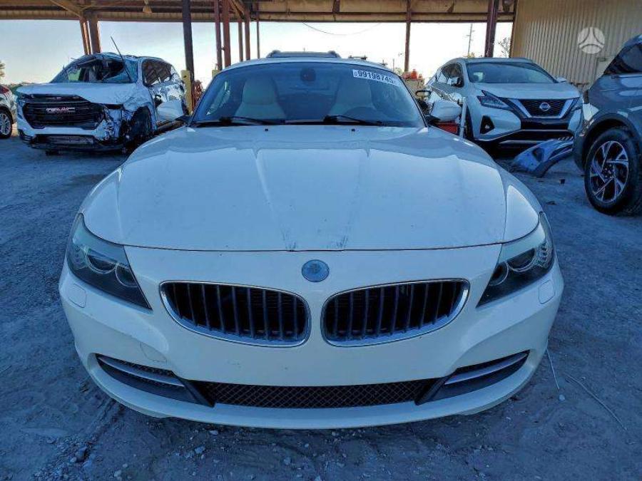 White BMW Z4 2010 in Klaipeda, with an engine capacity of 2.98 L and mileage of 220 thousand km for 9500 €, photo 6 on AUTOMOTO.COM.LV