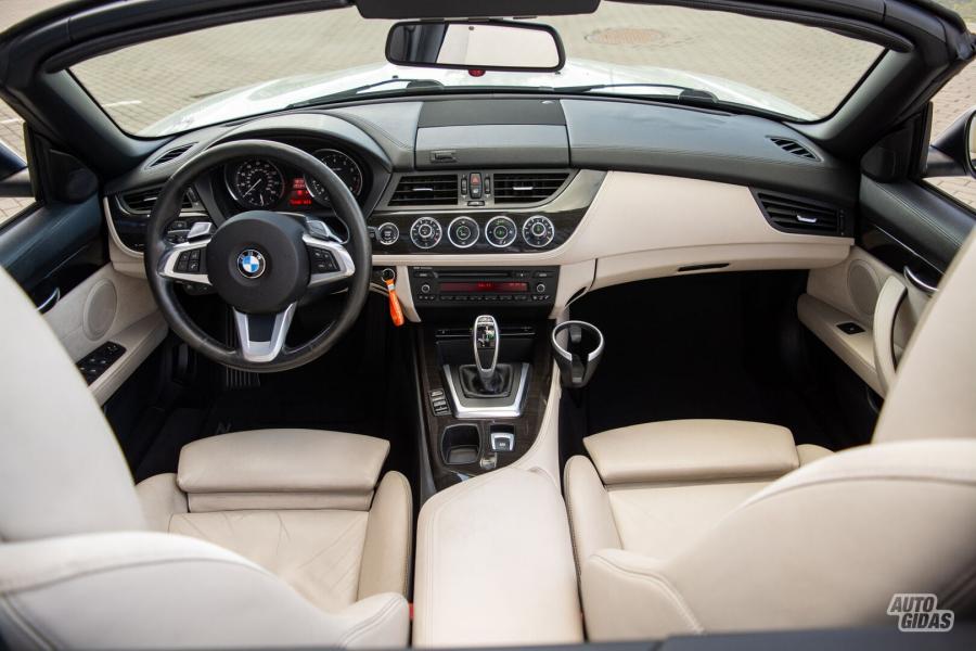 Balts BMW Z4 2011 Kauņa, ar dzinēja tilpumu 3.00 L un nobraukumu 178 tūkst. km par 16500 €, foto 9 vietnē AUTOMOTO.COM.LV