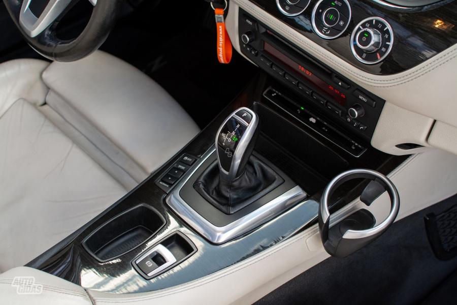 Balts BMW Z4 2011 Kauņa, ar dzinēja tilpumu 3.00 L un nobraukumu 178 tūkst. km par 16500 €, foto 14 vietnē AUTOMOTO.COM.LV
