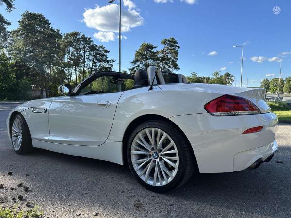 White BMW Z4 2012 in Vilnius, with an engine capacity of 2.00 L and mileage of 151 thousand km for 15900 €, photo 2 on AUTOMOTO.COM.LV