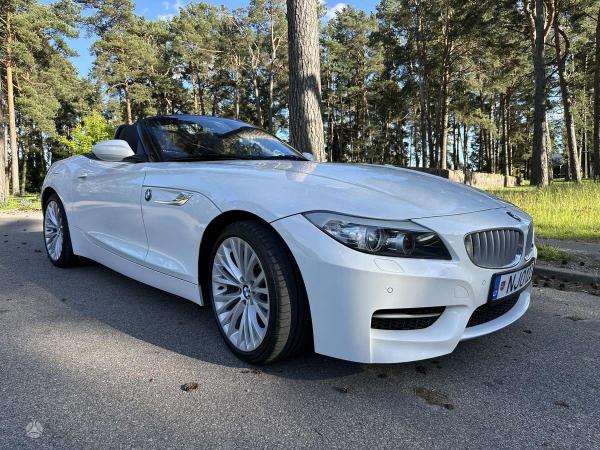 White BMW Z4 2012 in Vilnius, with an engine capacity of 2.00 L and mileage of 151 thousand km for 15900 €, photo 5 on AUTOMOTO.COM.LV