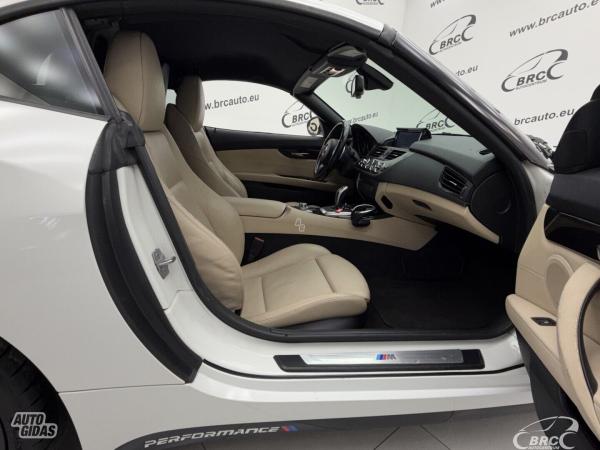 White BMW Z4 2015 in Avizieniai, with an engine capacity of 3.50 L and mileage of 106 thousand km for 21500 €, photo 6 on AUTOMOTO.COM.LV