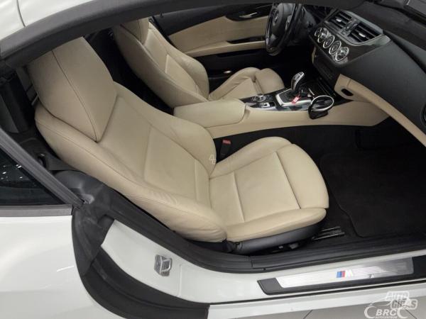 White BMW Z4 2015 in Avizieniai, with an engine capacity of 3.50 L and mileage of 106 thousand km for 21500 €, photo 7 on AUTOMOTO.COM.LV