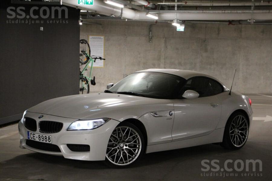 White BMW Z4 2016 in Riga, with an engine capacity of 2.00 L and mileage of 108 thousand km for 21900 €, photo 4 on AUTOMOTO.COM.LV