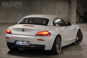 White BMW Z4 2016 in Riga, with an engine capacity of 2.00 L and mileage of 108 thousand km for 21900 €, photo 5 on AUTOMOTO.COM.LV