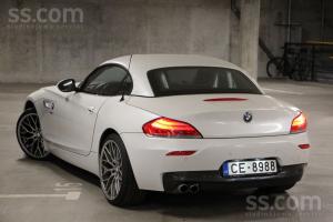 White BMW Z4 2016 in Riga, with an engine capacity of 2.00 L and mileage of 108 thousand km for 21900 €, photo 6 on AUTOMOTO.COM.LV