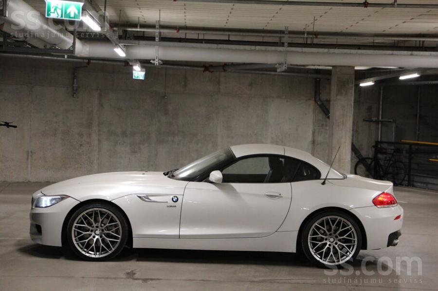 White BMW Z4 2016 in Riga, with an engine capacity of 2.00 L and mileage of 108 thousand km for 21900 €, photo 8 on AUTOMOTO.COM.LV