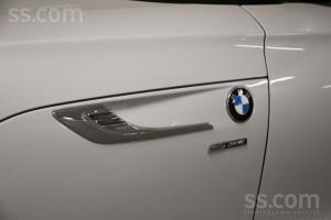 White BMW Z4 2016 in Riga, with an engine capacity of 2.00 L and mileage of 108 thousand km for 21900 €, photo 9 on AUTOMOTO.COM.LV