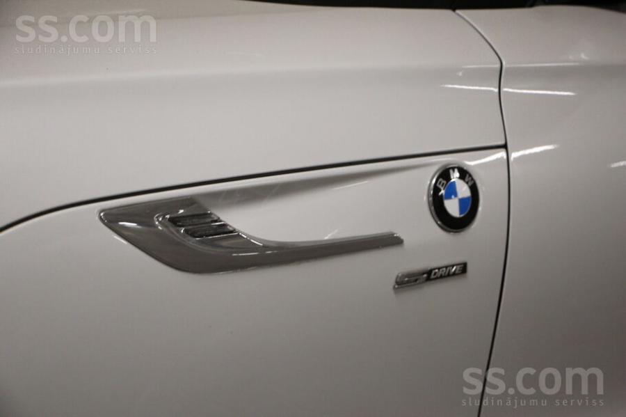 White BMW Z4 2016 in Riga, with an engine capacity of 2.00 L and mileage of 108 thousand km for 21900 €, photo 9 on AUTOMOTO.COM.LV