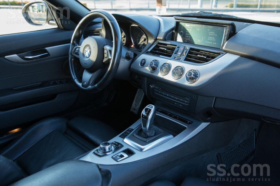 White BMW Z4 2016 in Riga, with an engine capacity of 2.00 L and mileage of 108 thousand km for 21900 €, photo 10 on AUTOMOTO.COM.LV