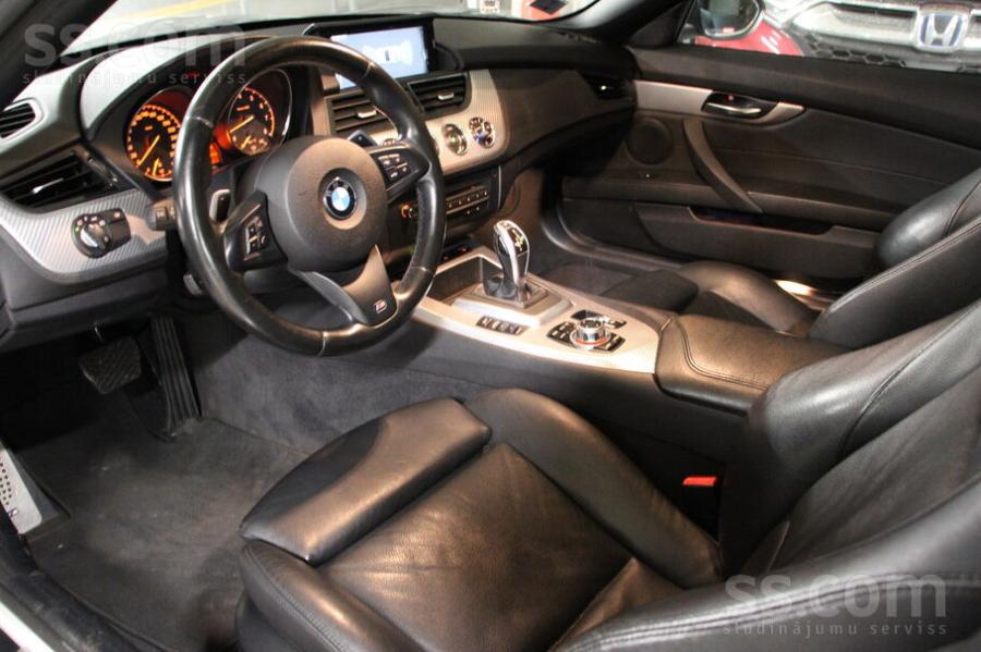 White BMW Z4 2016 in Riga, with an engine capacity of 2.00 L and mileage of 108 thousand km for 21900 €, photo 11 on AUTOMOTO.COM.LV