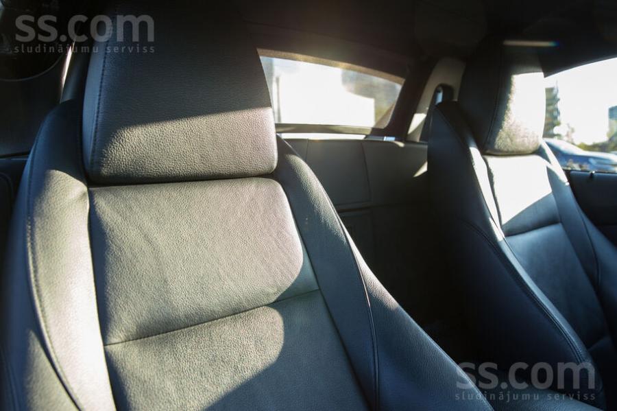 White BMW Z4 2016 in Riga, with an engine capacity of 2.00 L and mileage of 108 thousand km for 21900 €, photo 14 on AUTOMOTO.COM.LV