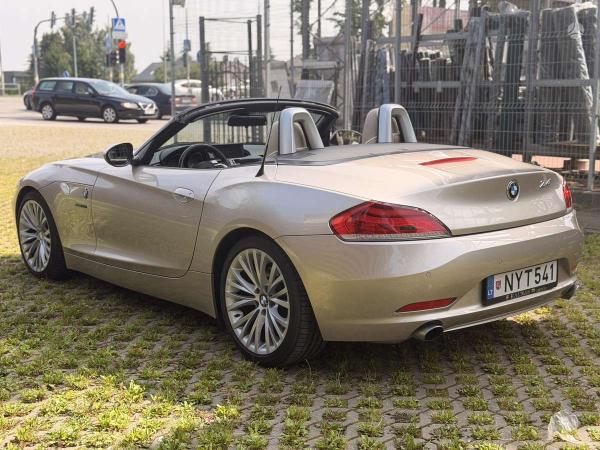 Yellow BMW Z4 2012 in Kaunas, with an engine capacity of 2.98 L and mileage of 49 thousand km for 17500 €, photo 5 on AUTOMOTO.COM.LV