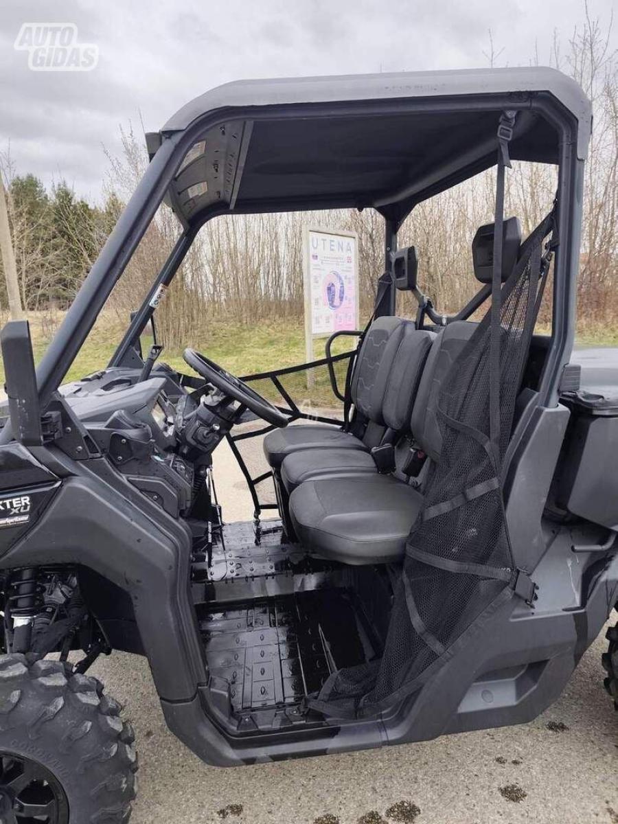 Black Bombardier Traxter 2023 in Utena, with an engine capacity of 1.00 L and mileage of 120 thousand km for 15300 €, photo 10 on AUTOMOTO.COM.LV