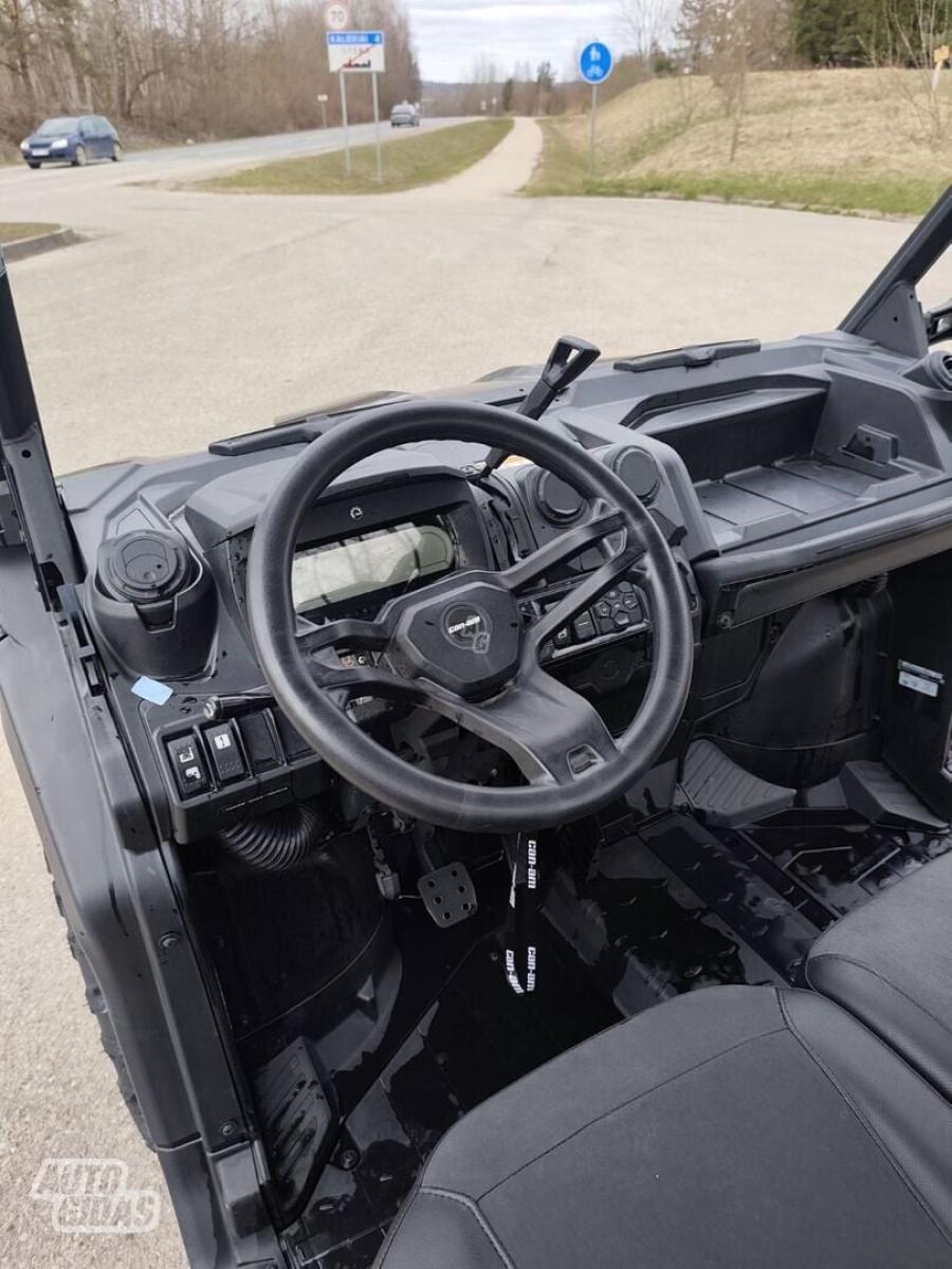 Black Bombardier Traxter 2023 in Utena, with an engine capacity of 1.00 L and mileage of 120 thousand km for 15300 €, photo 11 on AUTOMOTO.COM.LV