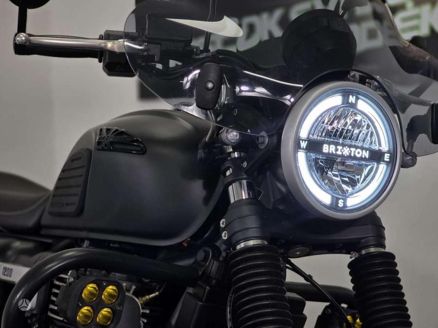Melns Brixton Cromwell 1200 2023 Panevēža, ar dzinēja tilpumu 1.20 L un nobraukumu 23 tūkst. km par 5999 €, foto 8 vietnē AUTOMOTO.COM.LV
