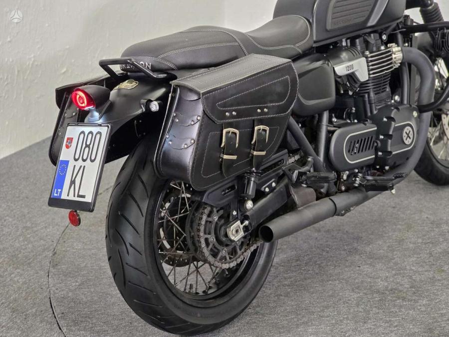 Melns Brixton Cromwell 1200 2023 Panevēža, ar dzinēja tilpumu 1.20 L un nobraukumu 23 tūkst. km par 5999 €, foto 17 vietnē AUTOMOTO.COM.LV