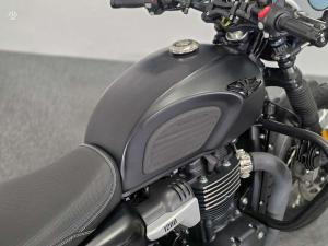 Melns Brixton Cromwell 1200 2023 Panevēža, ar dzinēja tilpumu 1.20 L un nobraukumu 23 tūkst. km par 5999 €, foto 20 vietnē AUTOMOTO.COM.LV