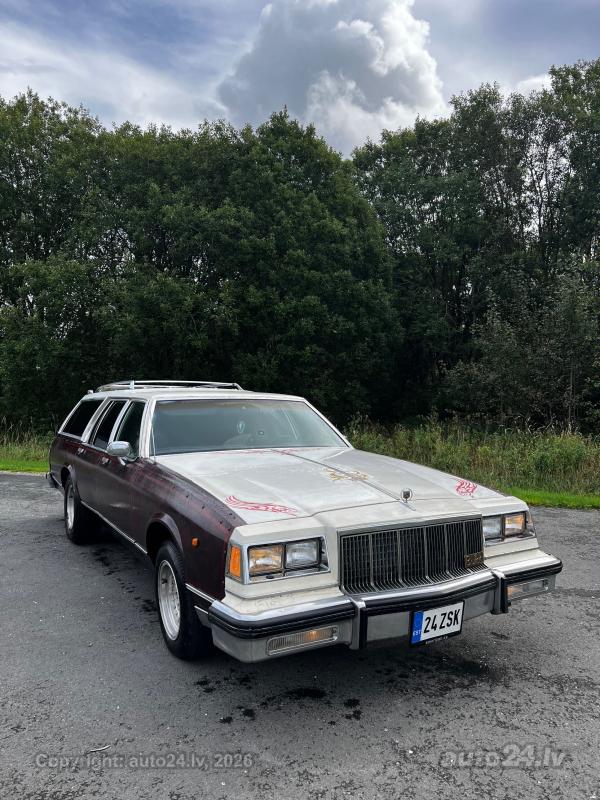 White Buick Electra 1986 in Tallinn, with an engine capacity of 5.00 L and mileage of 92 thousand km for 4699 €, photo 1 on AUTOMOTO.COM.LV