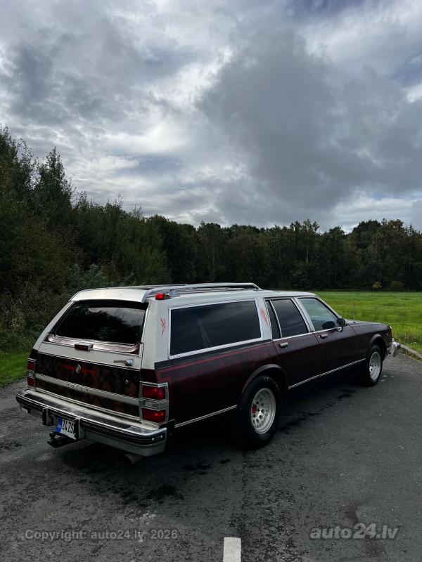 White Buick Electra 1986 in Tallinn, with an engine capacity of 5.00 L and mileage of 92 thousand km for 4699 €, photo 5 on AUTOMOTO.COM.LV