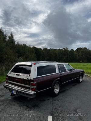 Balts Buick Electra 1986 Tallina, ar dzinēja tilpumu 5.00 L un nobraukumu 92 tūkst. km par 4699 €, foto 5 vietnē AUTOMOTO.COM.LV