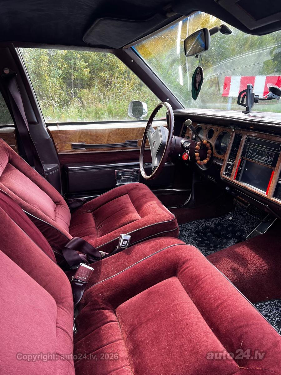 Balts Buick Electra 1986 Tallina, ar dzinēja tilpumu 5.00 L un nobraukumu 92 tūkst. km par 4699 €, foto 7 vietnē AUTOMOTO.COM.LV