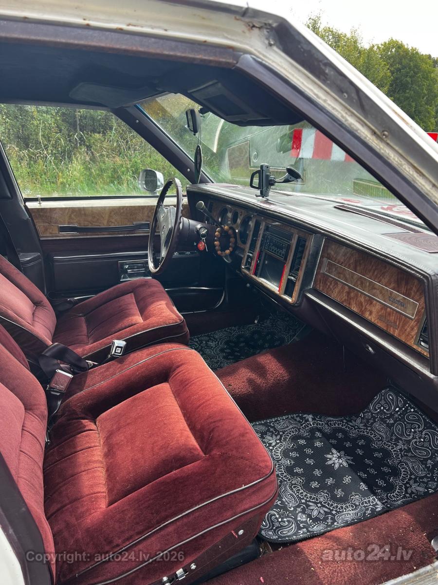 Balts Buick Electra 1986 Tallina, ar dzinēja tilpumu 5.00 L un nobraukumu 92 tūkst. km par 4699 €, foto 8 vietnē AUTOMOTO.COM.LV