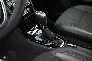 Black Buick Encore 2019 in Kretinga, with an engine capacity of 1.36 L and mileage of 61 thousand km for 12499 €, photo 21 on AUTOMOTO.COM.LV