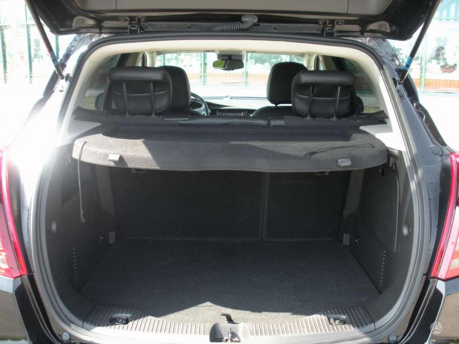Black Buick Encore 2021 in Panevezys, with an engine capacity of 1.40 L and mileage of 42 thousand km for 12899 €, photo 17 on AUTOMOTO.COM.LV