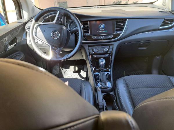 Zils Buick Encore 2018 Panevēža, ar dzinēja tilpumu 1.36 L un nobraukumu 72 tūkst. km par 10500 €, foto 2 vietnē AUTOMOTO.COM.LV