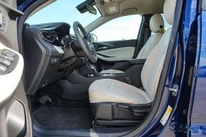 Zils Buick Encore 2023 Marijampole, ar dzinēja tilpumu 1.20 L un nobraukumu 20 tūkst. km par 14850 €, foto 18 vietnē AUTOMOTO.COM.LV