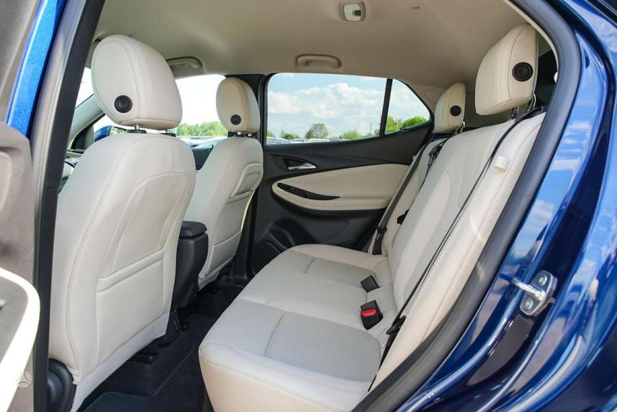Blue Buick Encore 2023 in Marijampole, with an engine capacity of 1.20 L and mileage of 20 thousand km for 13850 €, photo 22 on AUTOMOTO.COM.LV