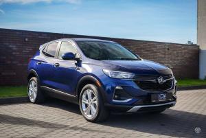 Zils Buick Encore 2023 Marijampole, ar dzinēja tilpumu 1.20 L un nobraukumu 20 tūkst. km par 13850 €, foto  vietnē AUTOMOTO.COM.LV