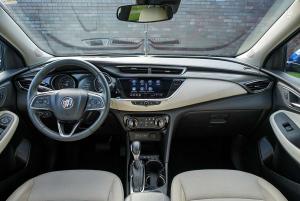 Zils Buick Encore 2023 Marijampole, ar dzinēja tilpumu 1.20 L un nobraukumu 20 tūkst. km par 13850 €, foto 12 vietnē AUTOMOTO.COM.LV